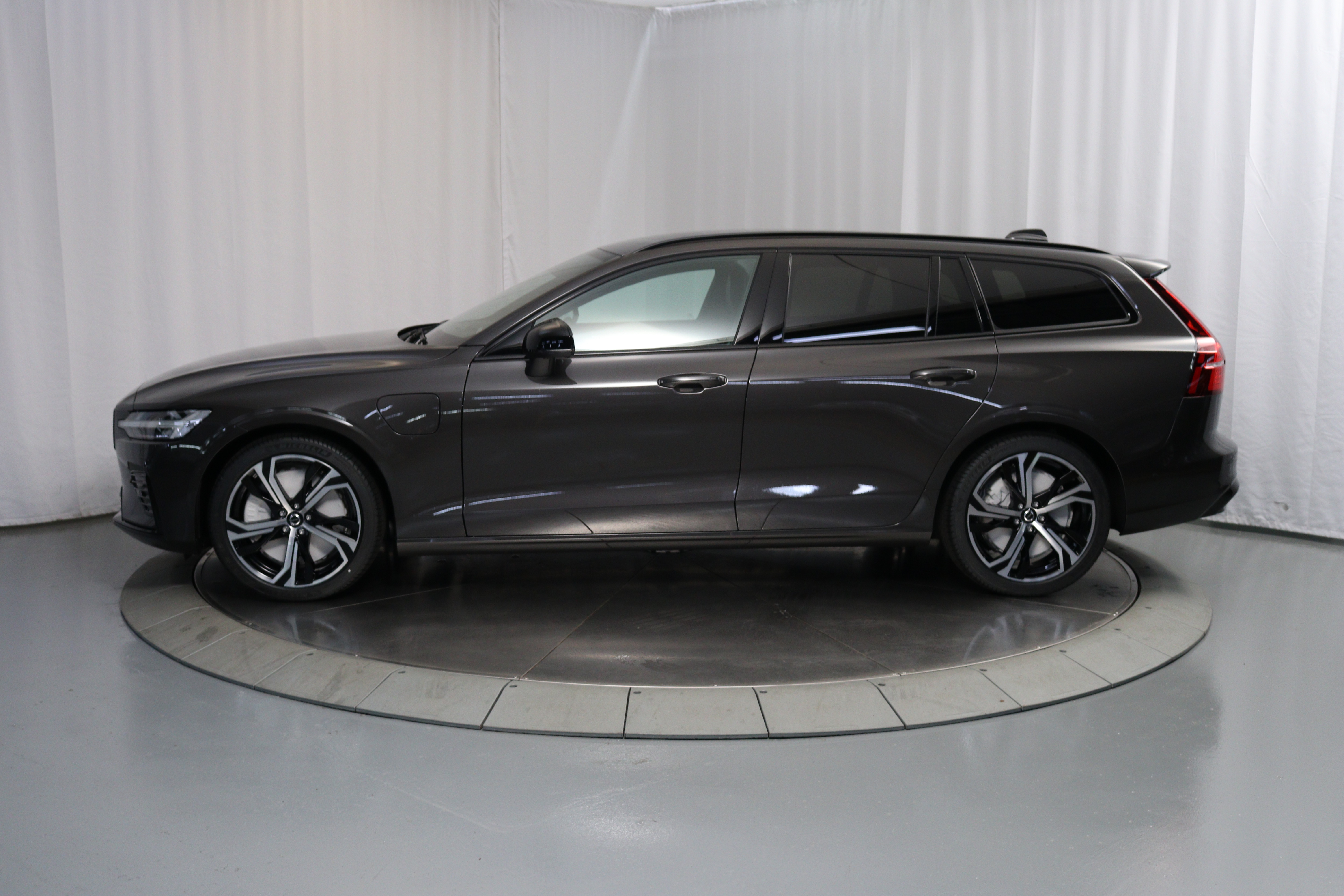 Volvo V60 T6 Plus Dark Edition JAX97B | Rejmes